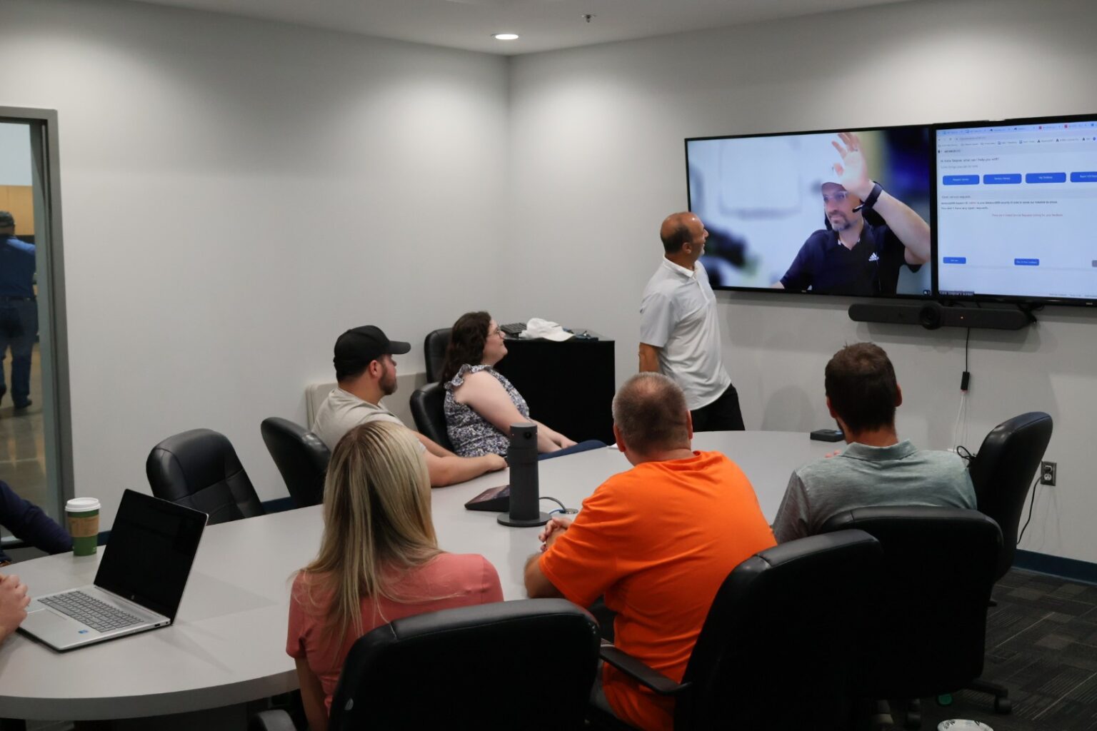 About us - Advance2000